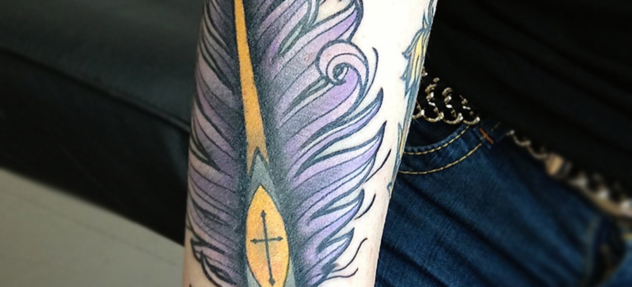Neotraditional feather pen tattoo - Bunker Tattoo - Quality tattoos